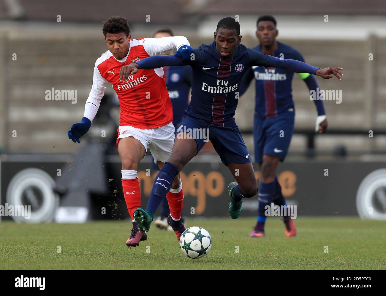 Arsenal U19's Donyell Malen (left) and Paris Saint Germain U19's ...