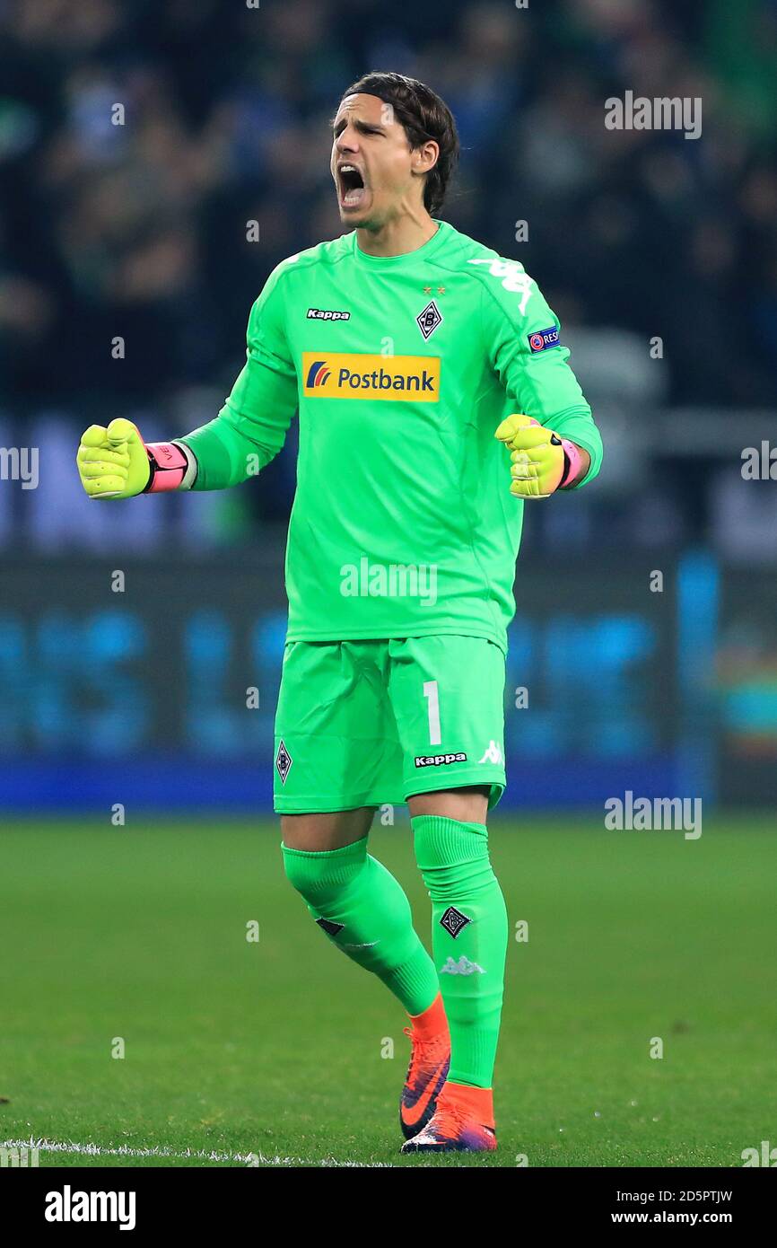 Yann sommer goal hi-res stock photography and images - Alamy