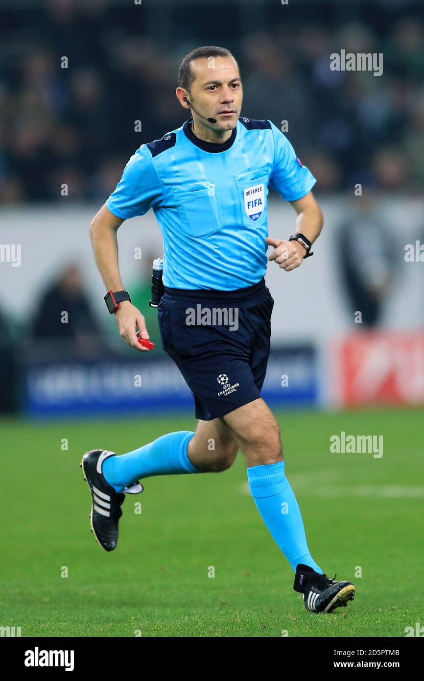 Referee Cuneyt Cakir during the Champions League match Stock Photo - Alamy