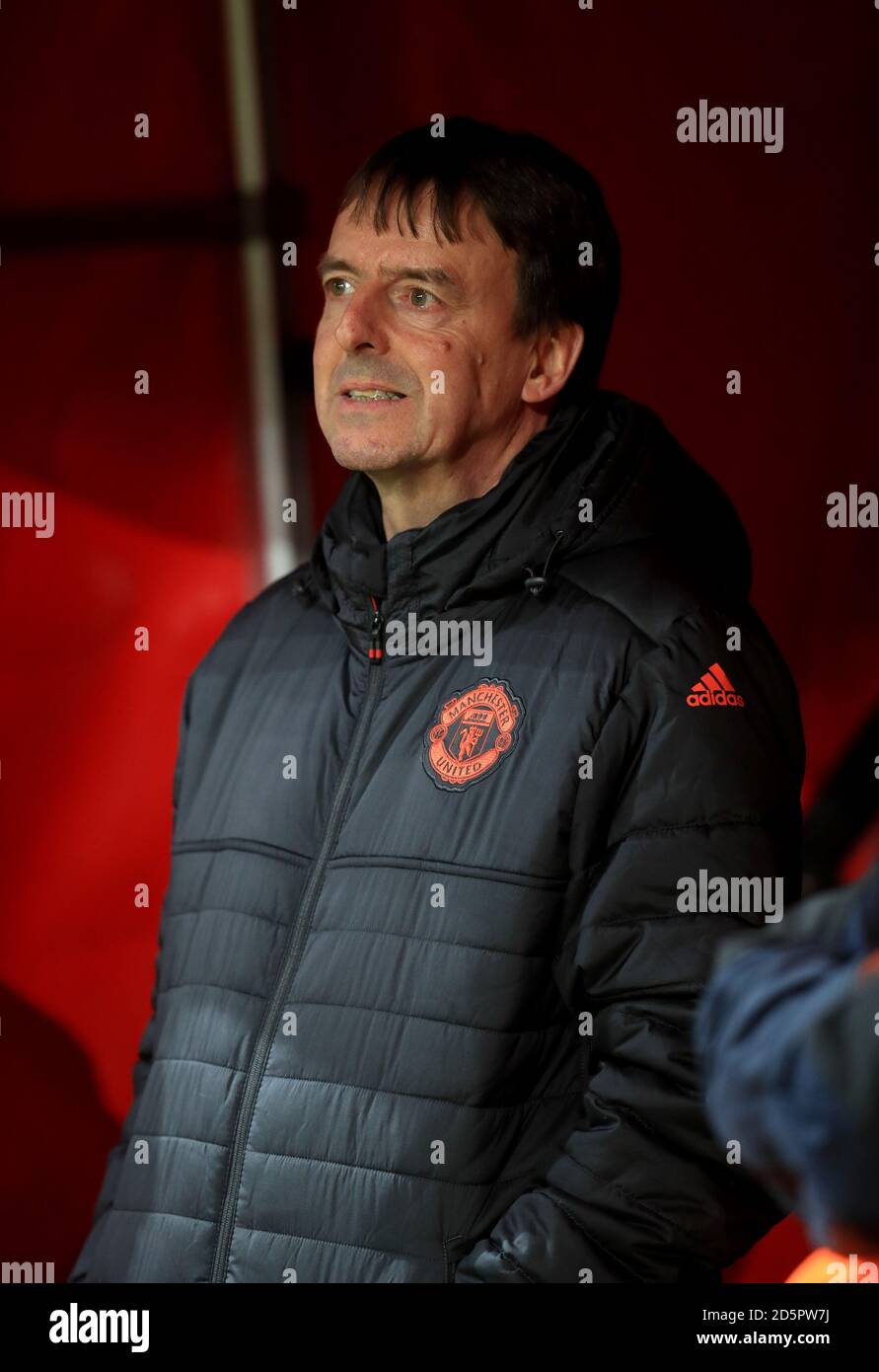 Manchester united club doctor steve mcnally hi-res stock photography ...