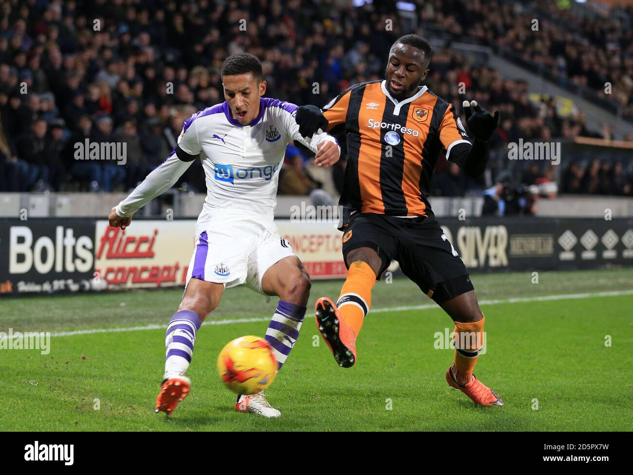 Newcastle United's Isaac Hayden (left) and Hull City's Adama Diomande ...