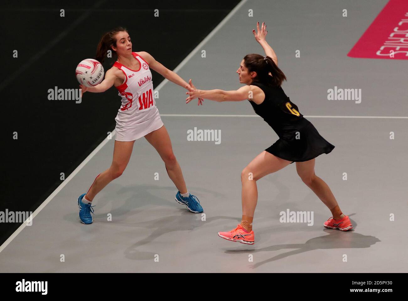 England U21's v Wasps Netball Stock Photo - Alamy