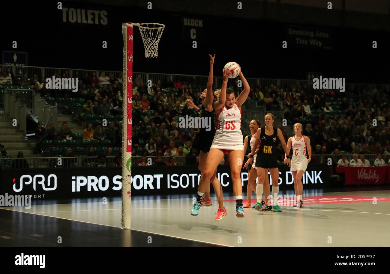 England roses netball hi-res stock photography and images - Alamy