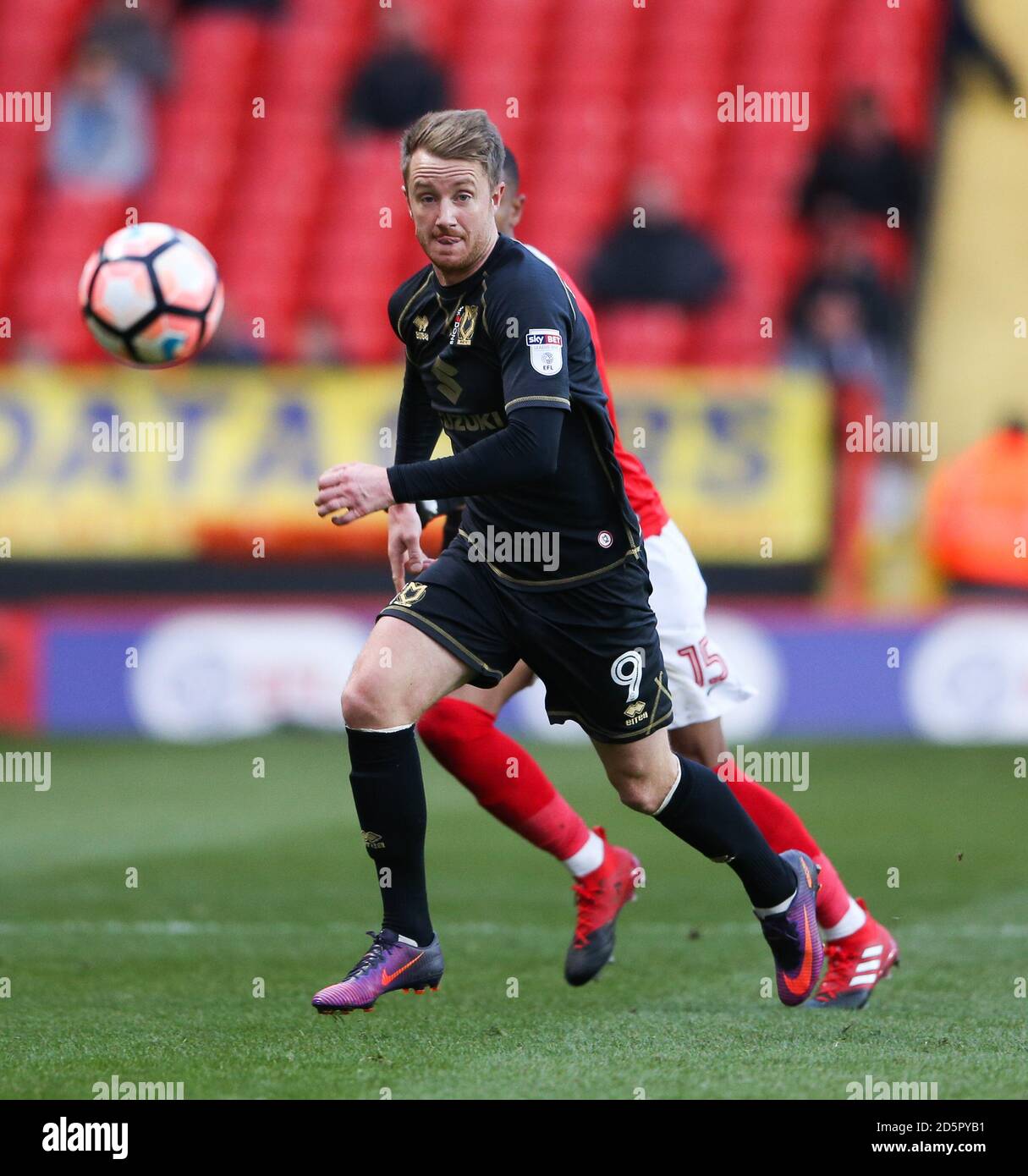 Mk dons dean bowditch hi-res stock photography and images - Alamy