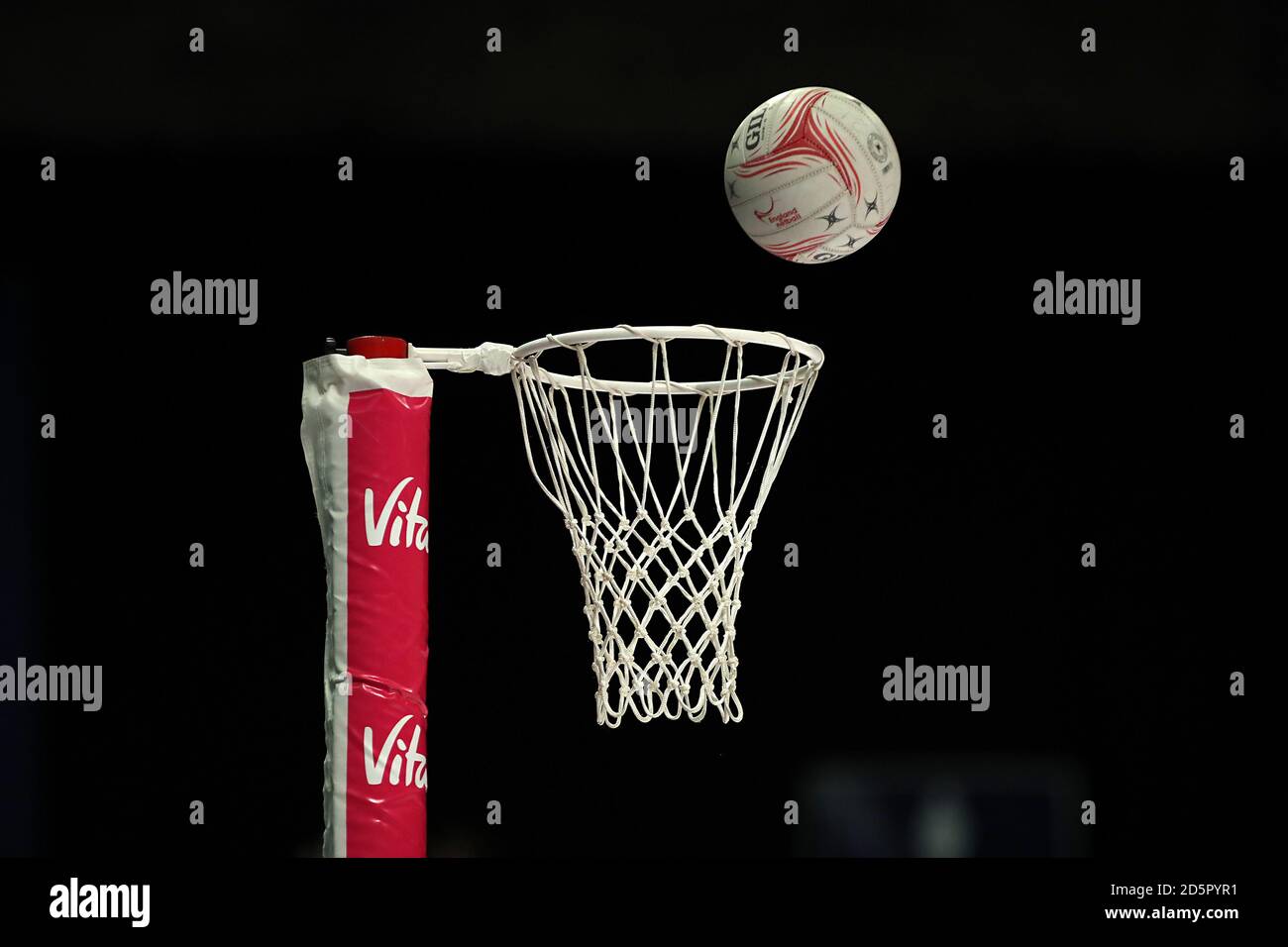A general view of a netball dropping into a net Stock Photo - Alamy