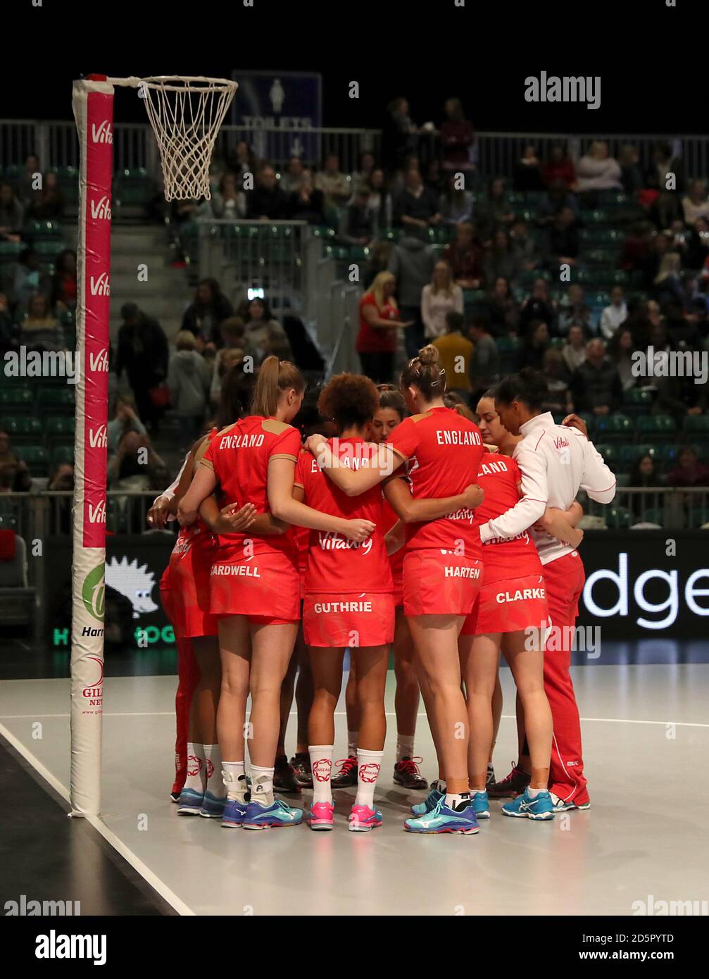 Netball england huddle hi-res stock photography and images - Alamy