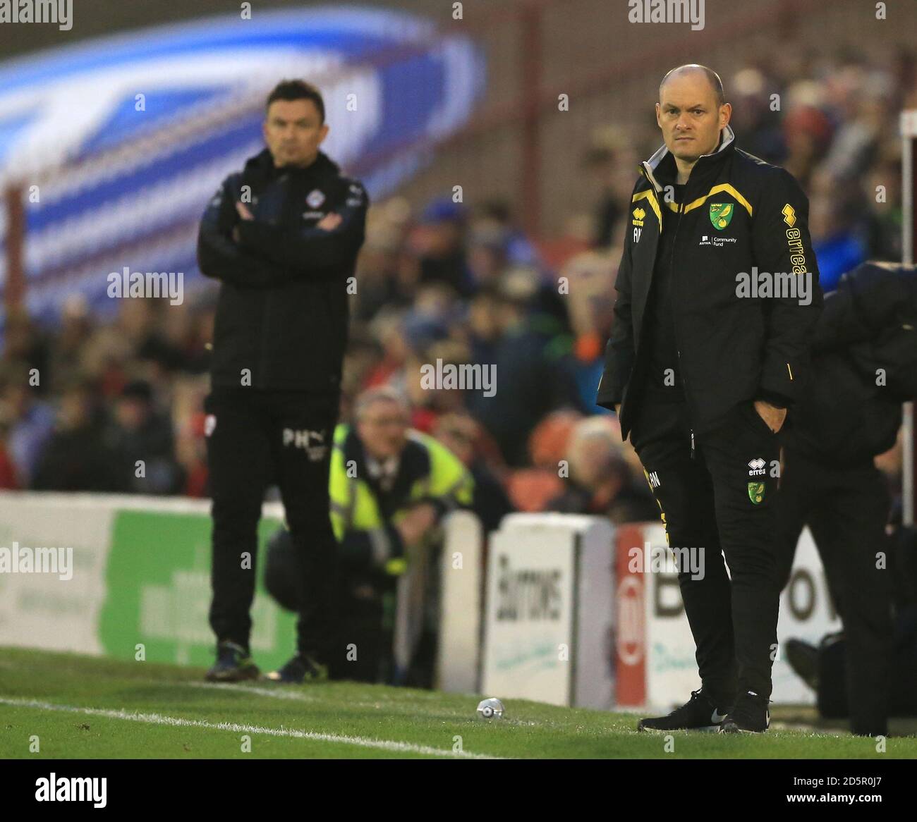 Barnsley manager right hi-res stock photography and images - Alamy