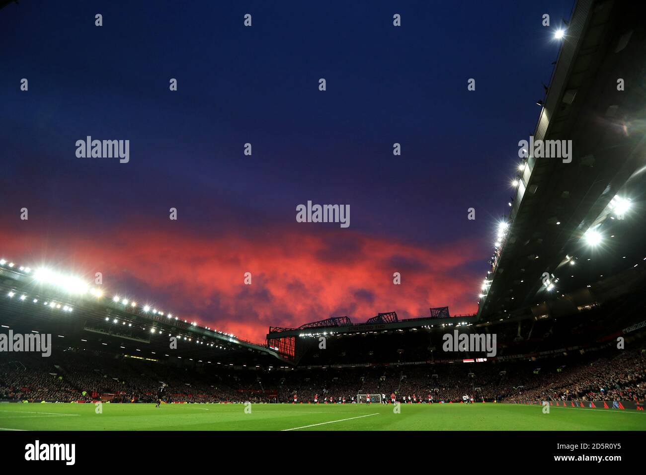 The sunset over Old Trafford towards the end of the game Stock Photo ...