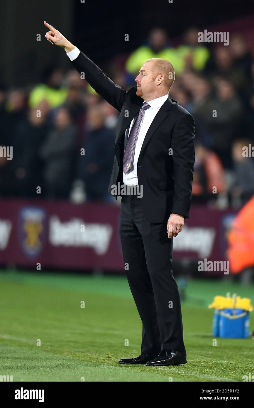 Full length points football hi-res stock photography and images - Alamy