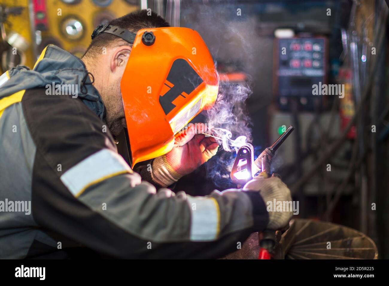 Tig welding car hi-res stock photography and images - Alamy