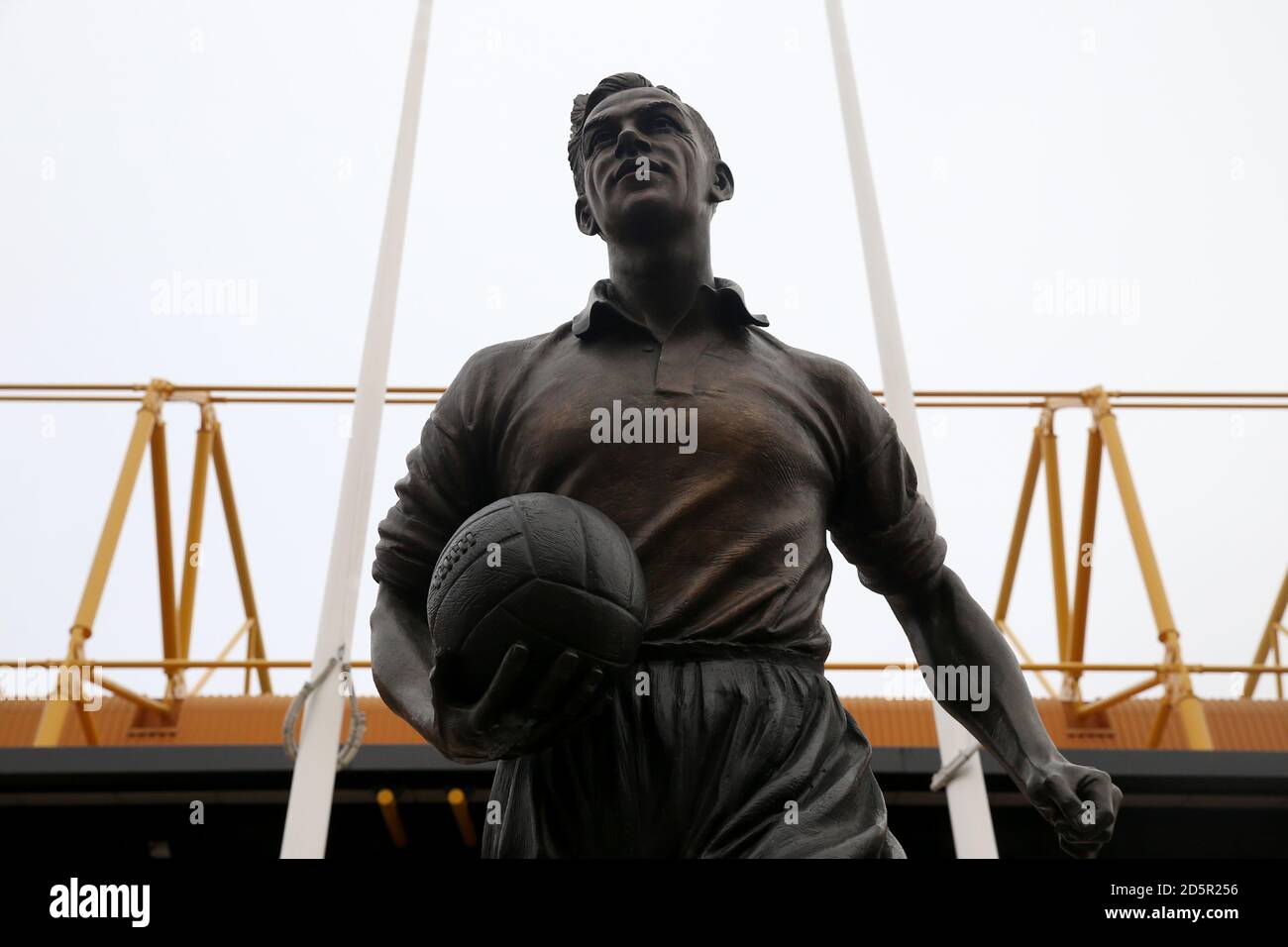 The Billy Wright statue outside Molineux stadium Stock Photo - Alamy