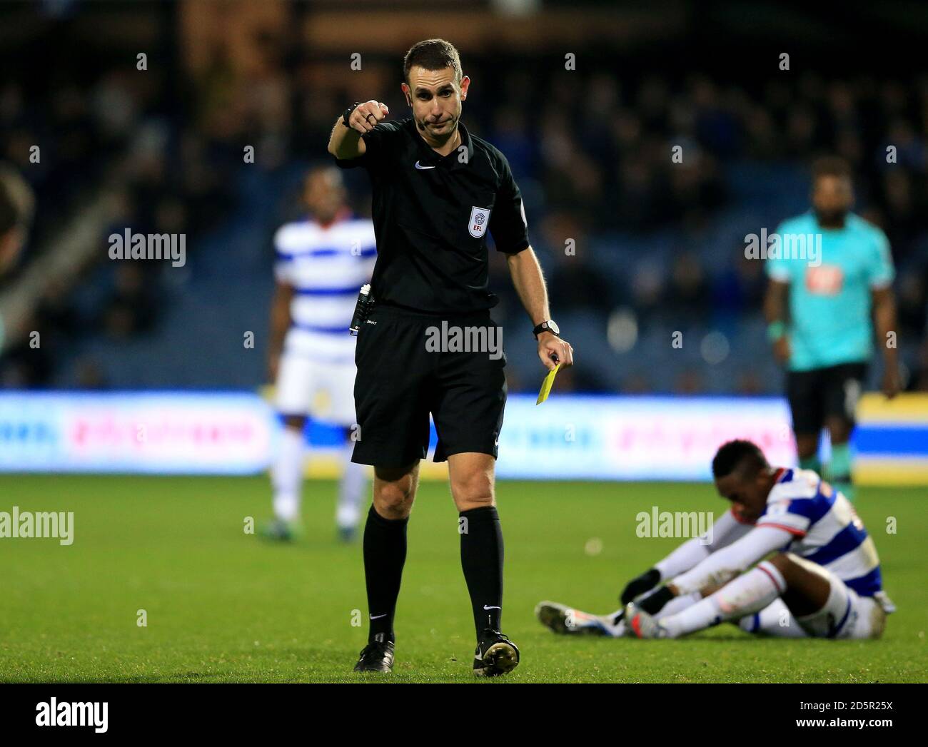 Match referee david coote hi-res stock photography and images - Alamy
