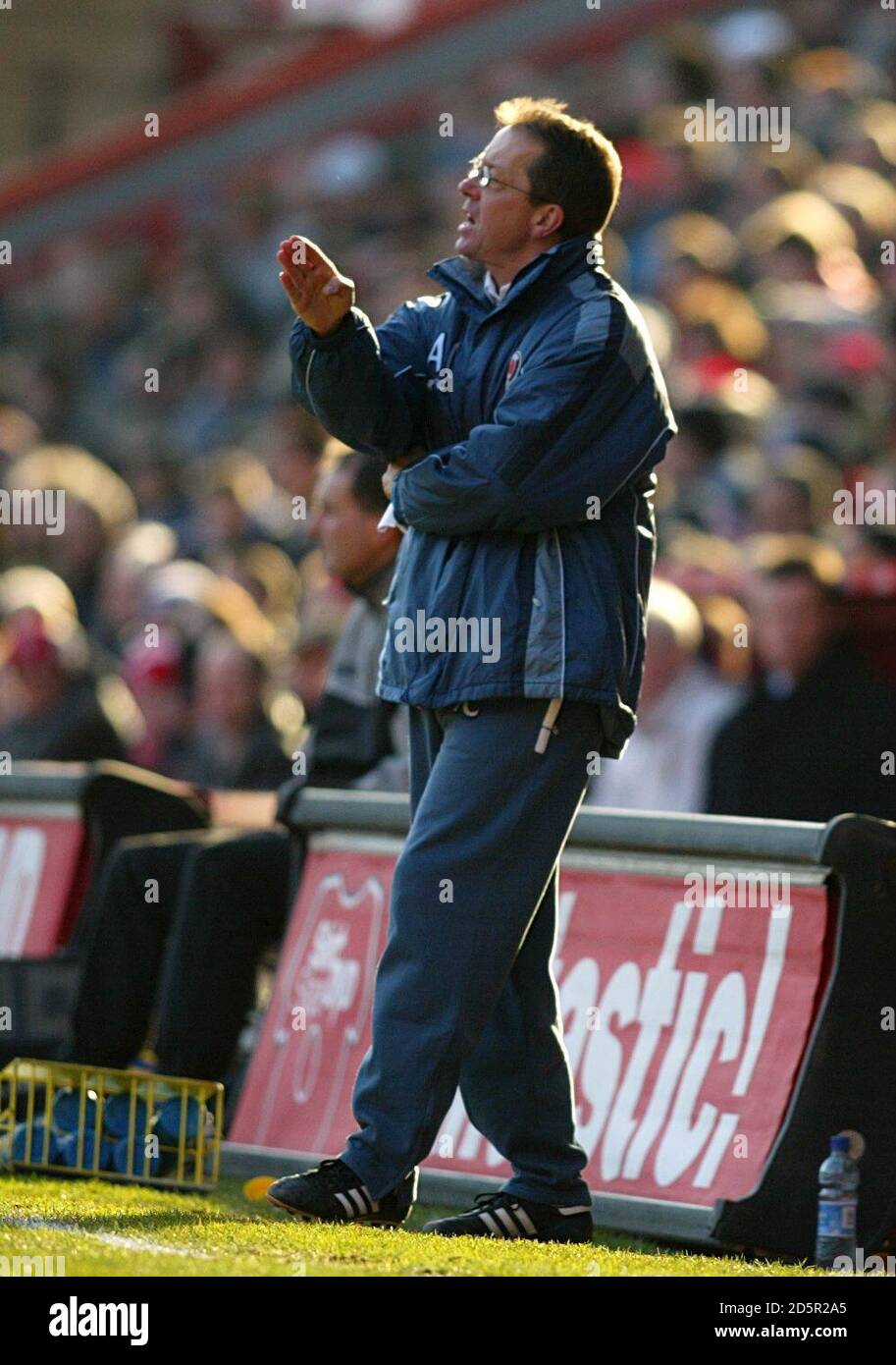 Alan curbishley charlton hi-res stock photography and images - Alamy