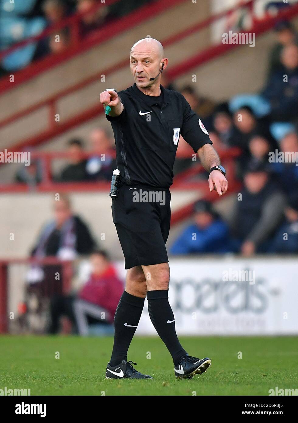 Referee Andy Garratt Stock Photo - Alamy