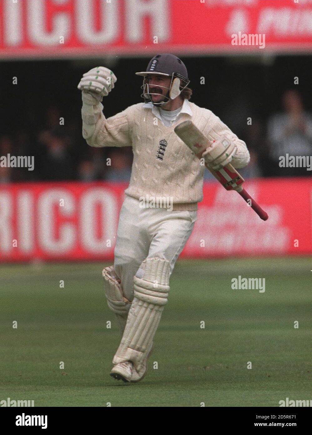 Jack russell cricket hi-res stock photography and images - Alamy