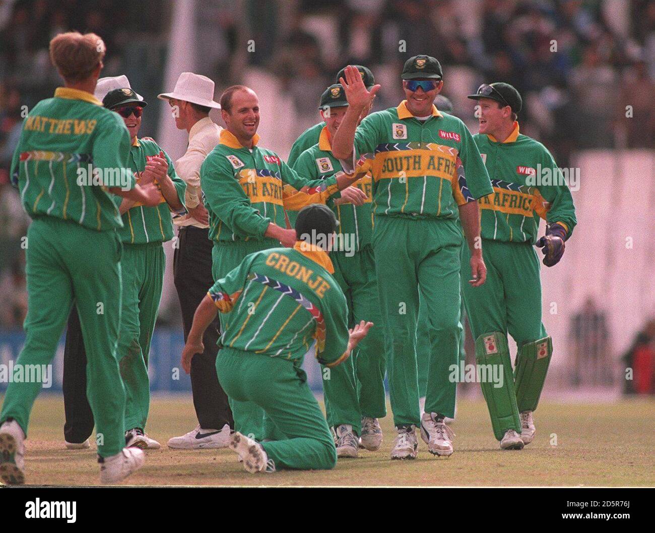 Cricket stewart hit hi-res stock photography and images - Alamy