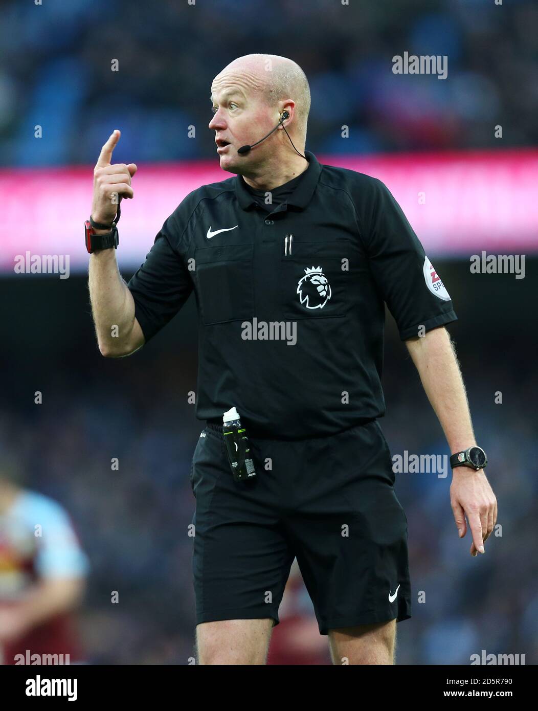 Referee Lee Mason Stock Photo - Alamy
