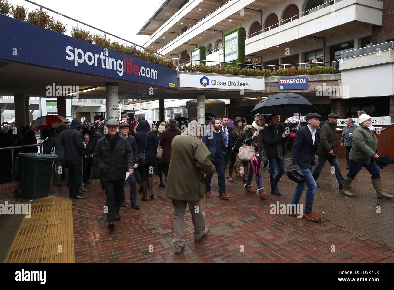 Cheltenham racecourse logo hi-res stock photography and images - Alamy