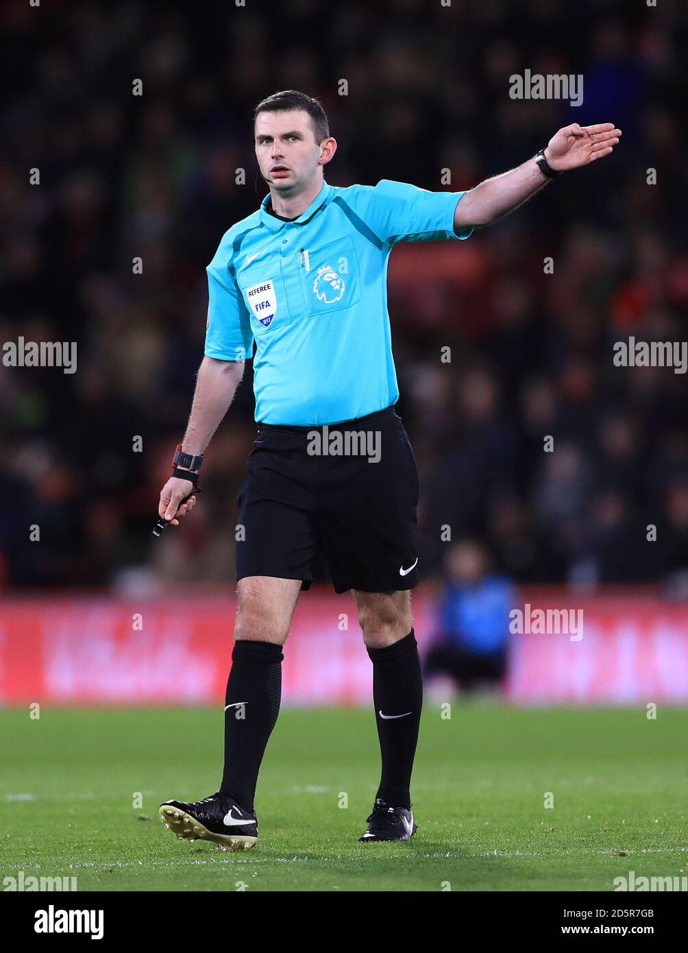 Referee Michael Oliver Stock Photo - Alamy