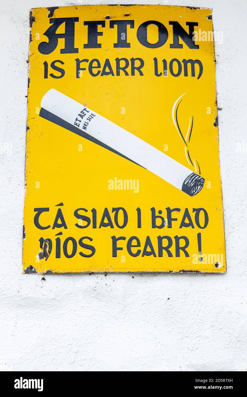 Cigarettes cigarette advertising hi-res stock photography and images ...