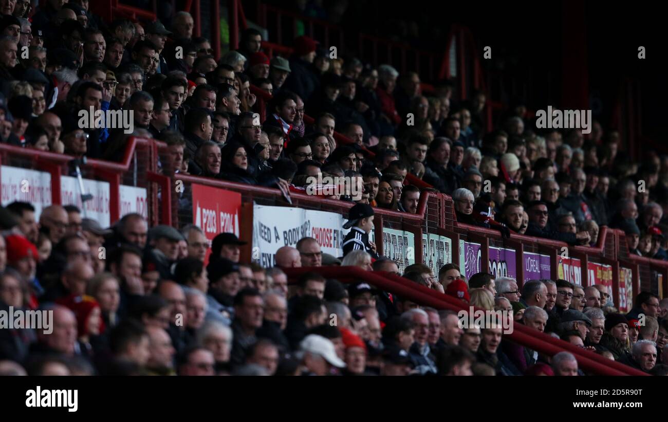 Brentford fans in stands hi-res stock photography and images - Alamy