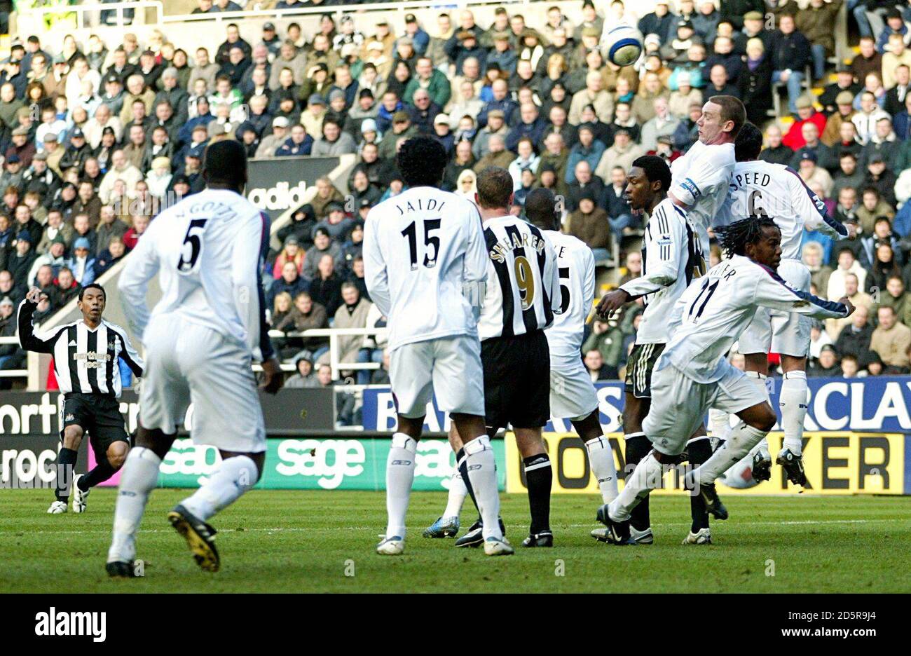 Newcastle uniteds nolberto solano hi-res stock photography and images ...