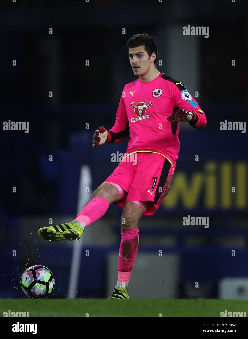 Reading goalkeeper Jonathon Bond Stock Photo - Alamy