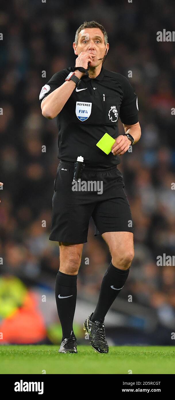 Referee Andre Marriner Stock Photo - Alamy