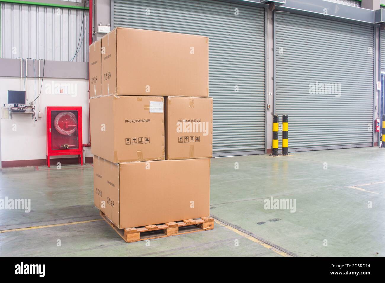 Boxes on pallet hi-res stock photography and images - Alamy