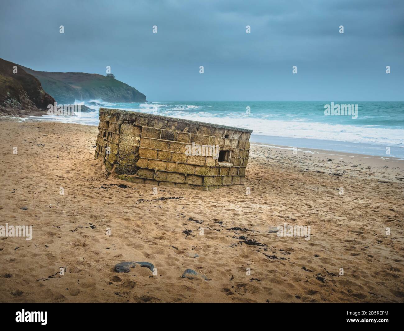 Ww2 bunker cornwall hi-res stock photography and images - Alamy