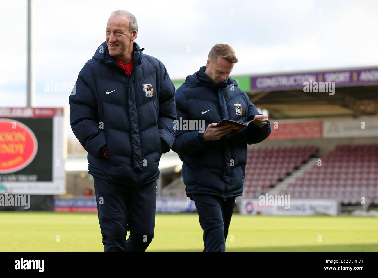 Coventry City coach Steve Ogrizovic (left Stock Photo - Alamy