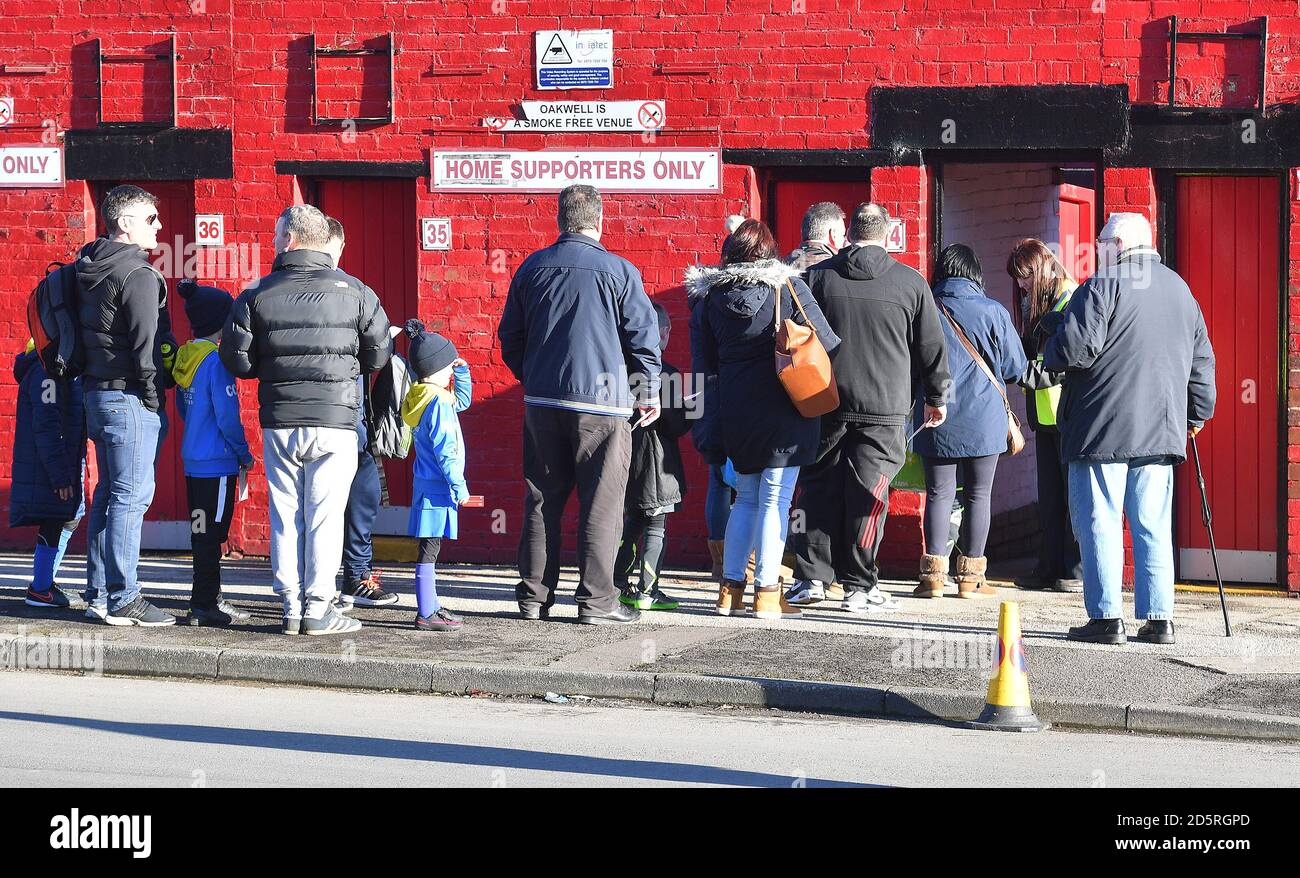 Fans queue up before hi-res stock photography and images - Alamy