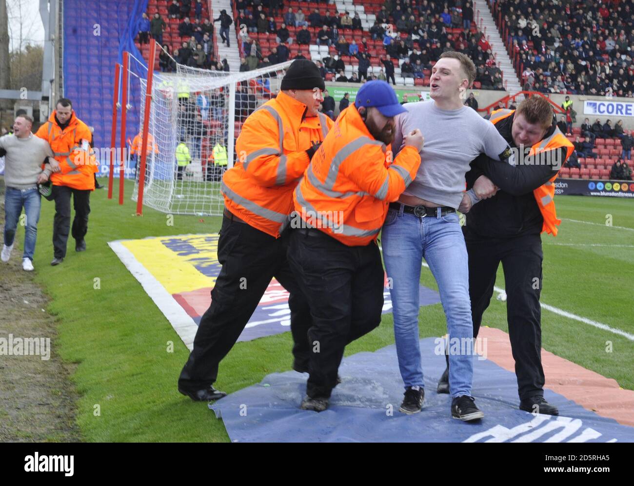 Ejected fans football hi-res stock photography and images - Alamy