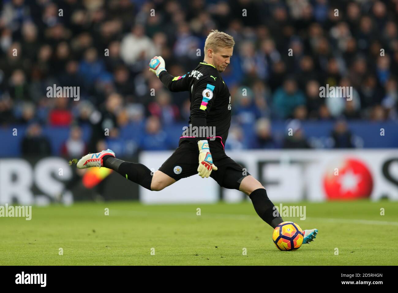 Leicester City goalkeeper Kasper Schmeichel Stock Photo - Alamy