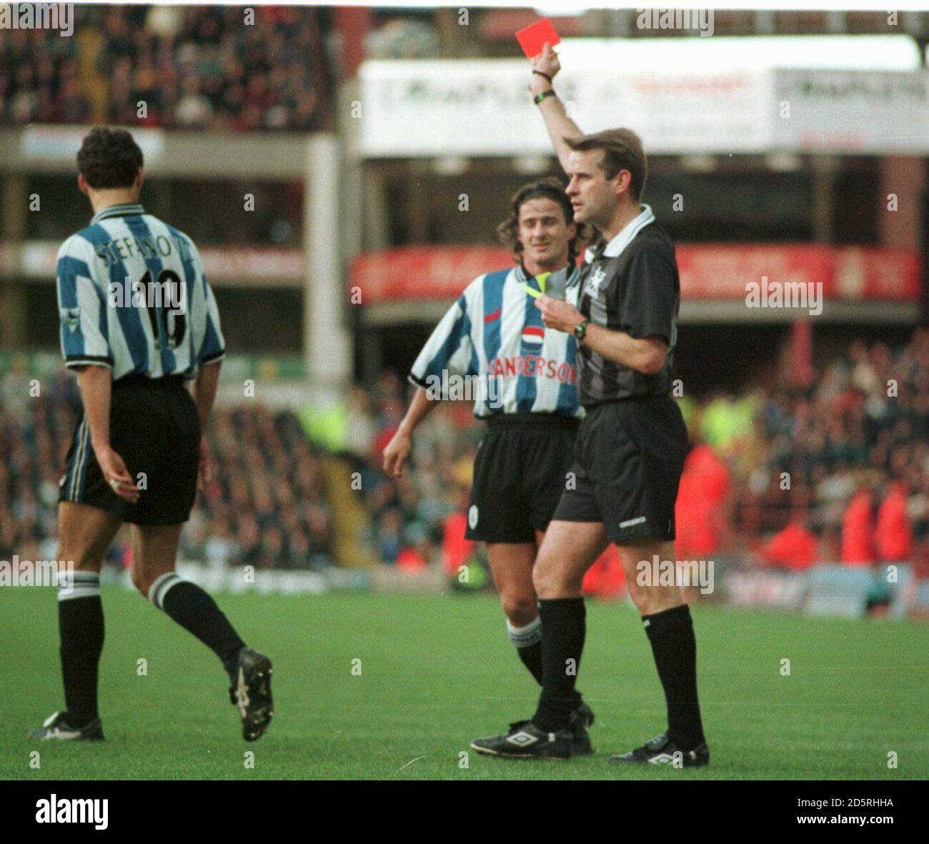 Graham barber premier league referee hi-res stock photography and ...