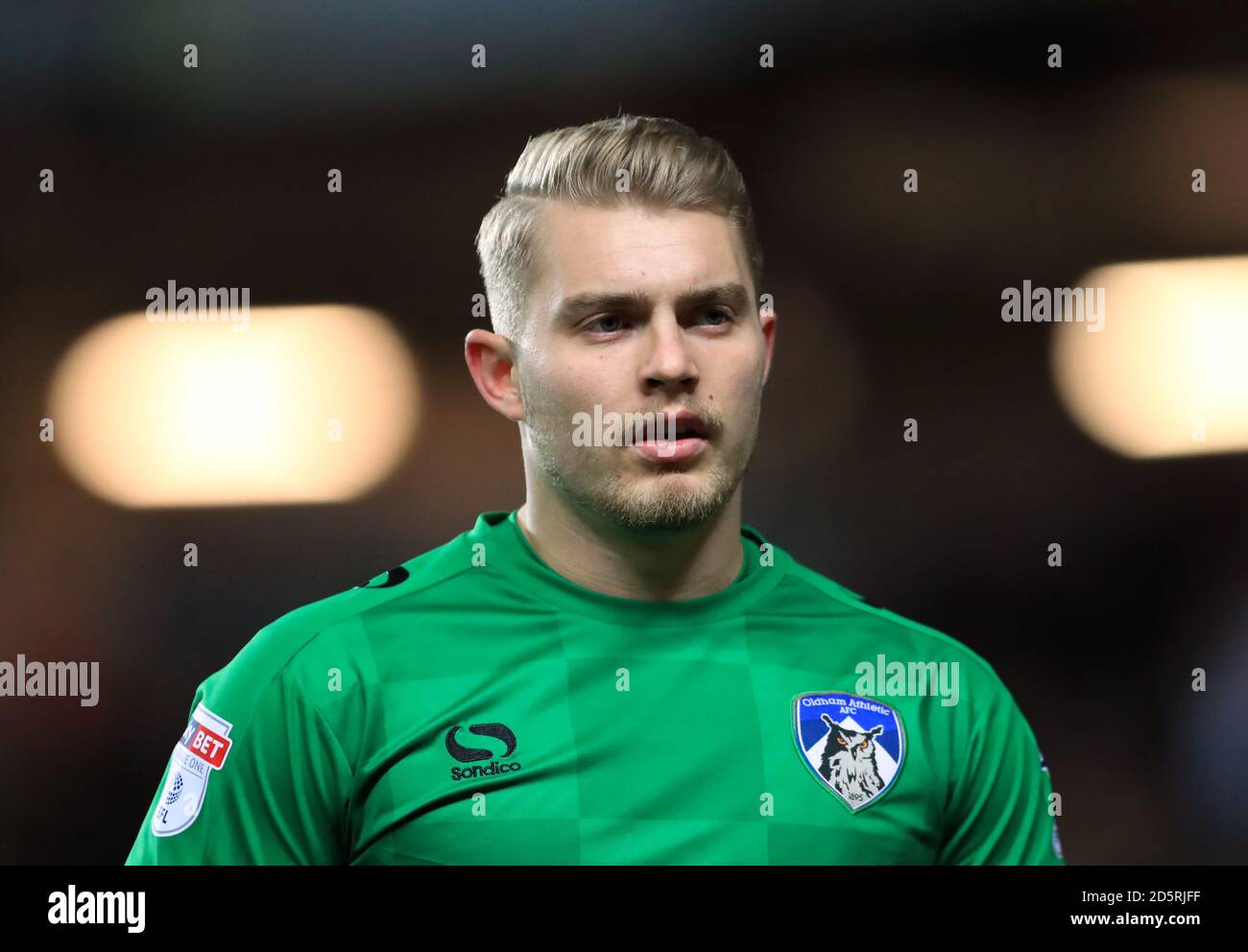Oldham Athletic goalkeeper Connor Ripley Stock Photo - Alamy