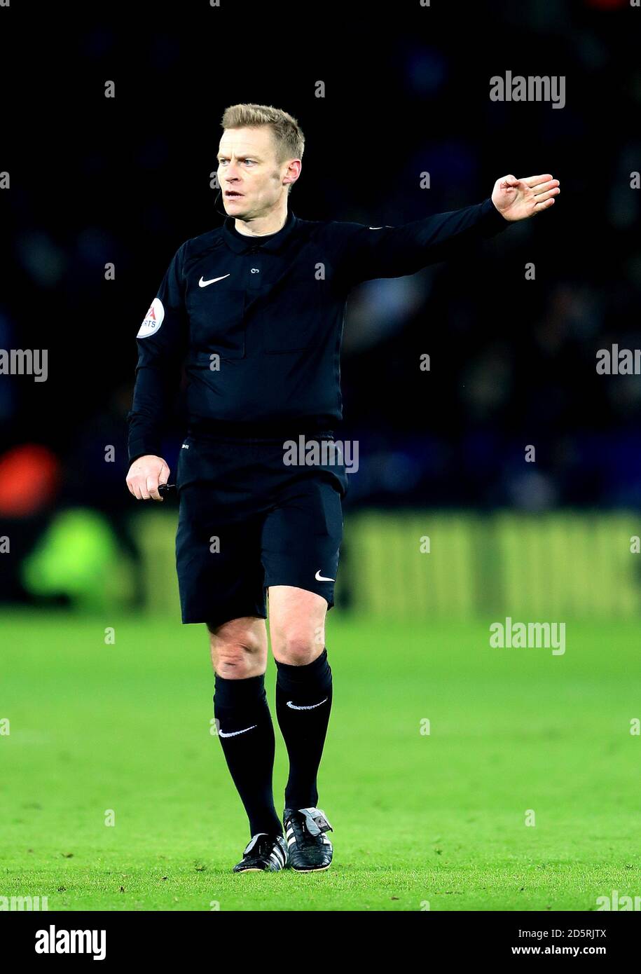 Match referee mike jones hi-res stock photography and images - Alamy
