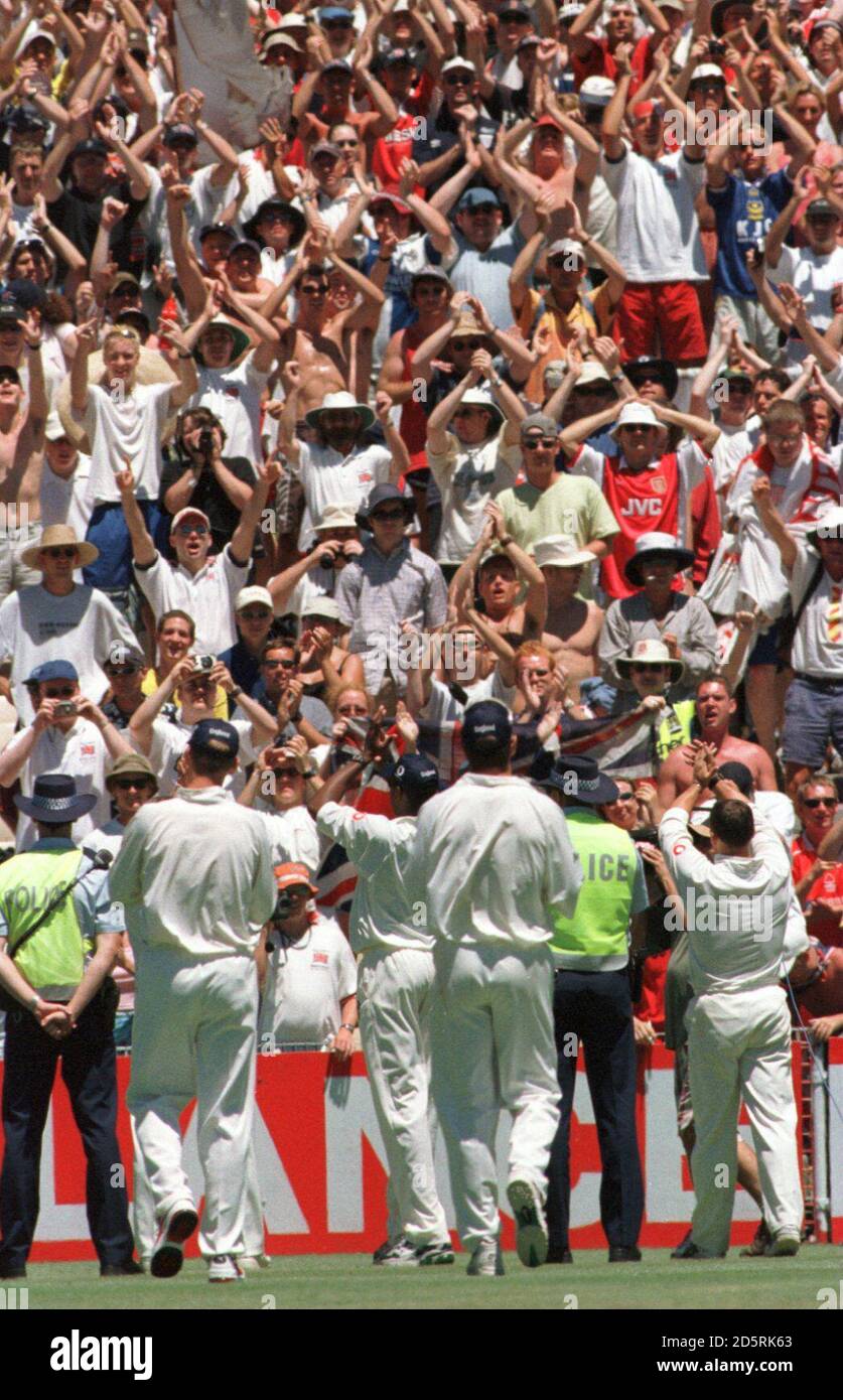 England cricket fans australia hi-res stock photography and images - Alamy