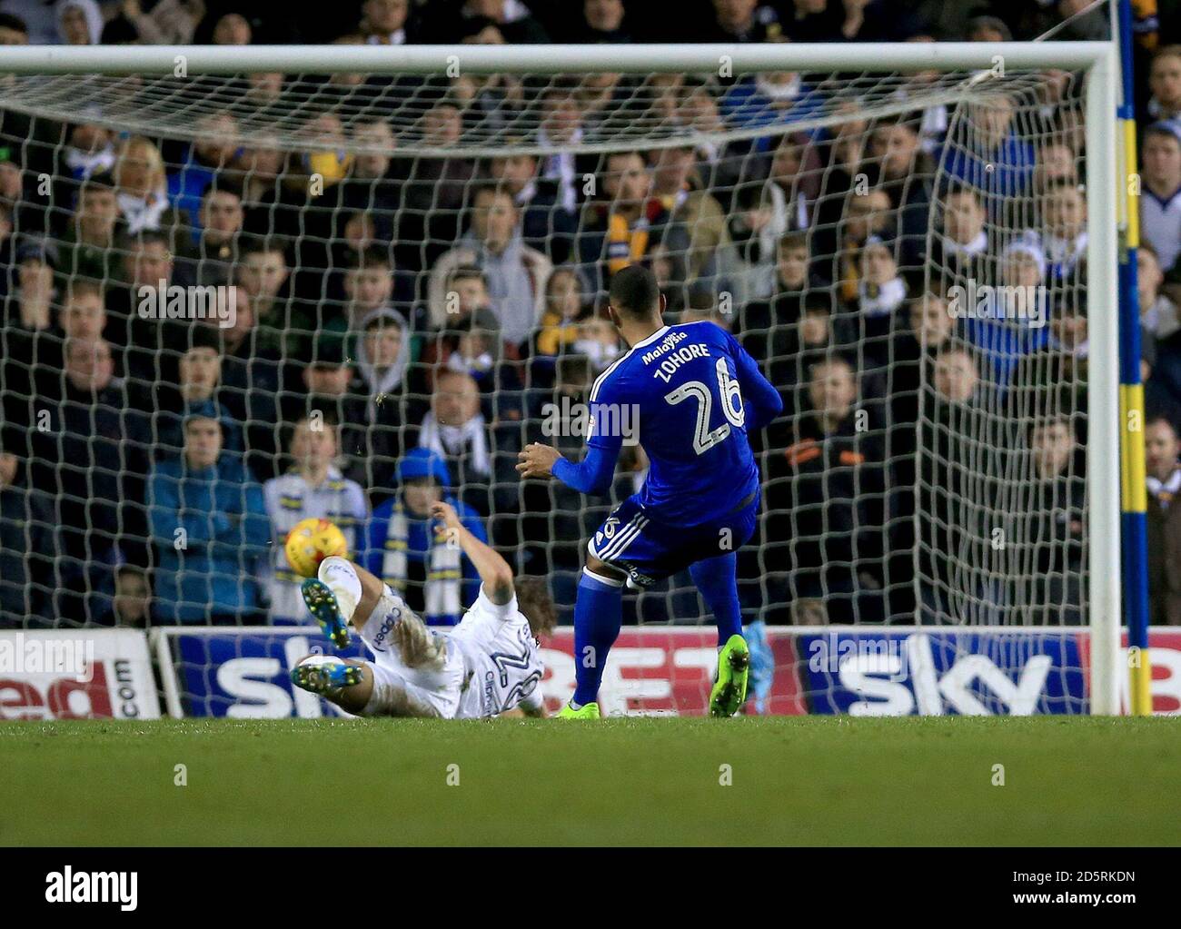 Cardiff City's Kenneth Zohore scores his sides second goal Stock Photo ...