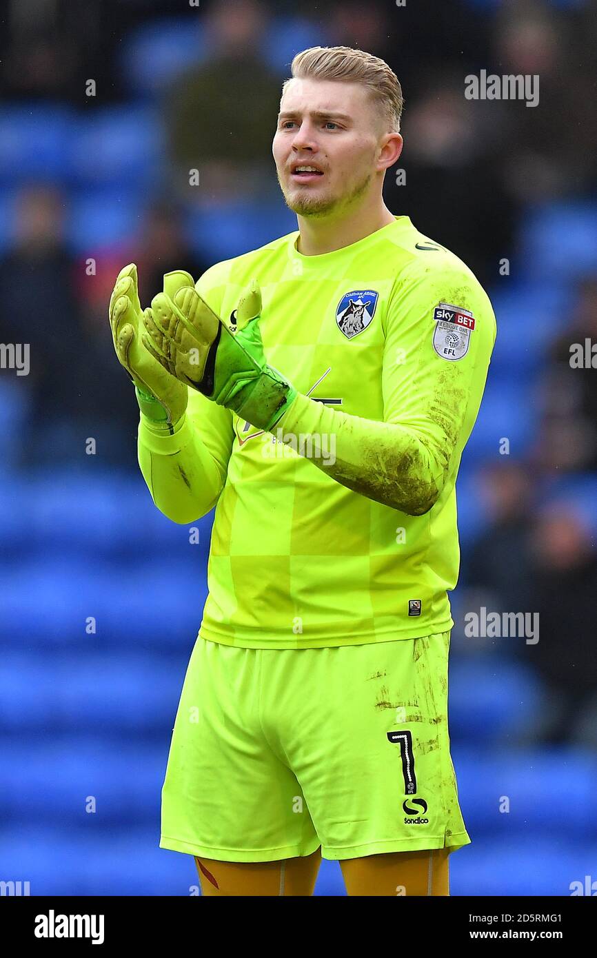 Oldham Athletic goalkeeper Connor Ripley Stock Photo - Alamy