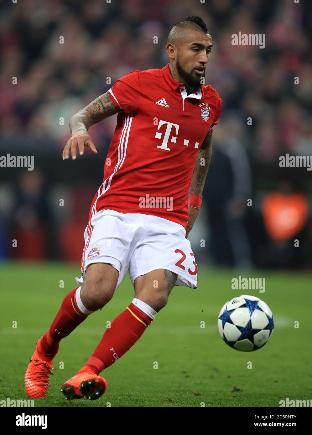 Bayern Munich's Arturo Vidal Stock Photo - Alamy