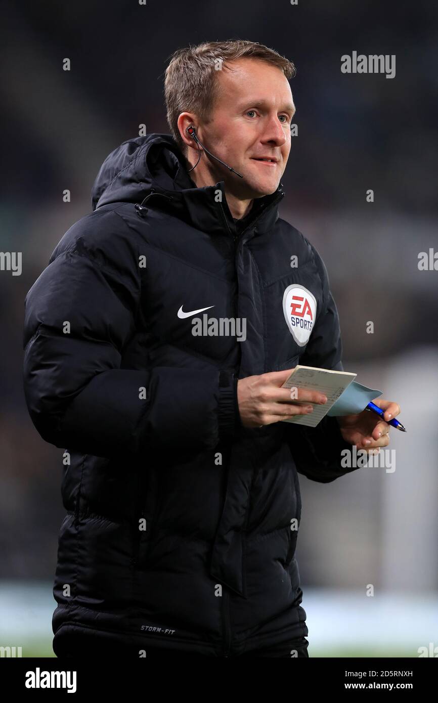 Fourth official football hi-res stock photography and images - Alamy
