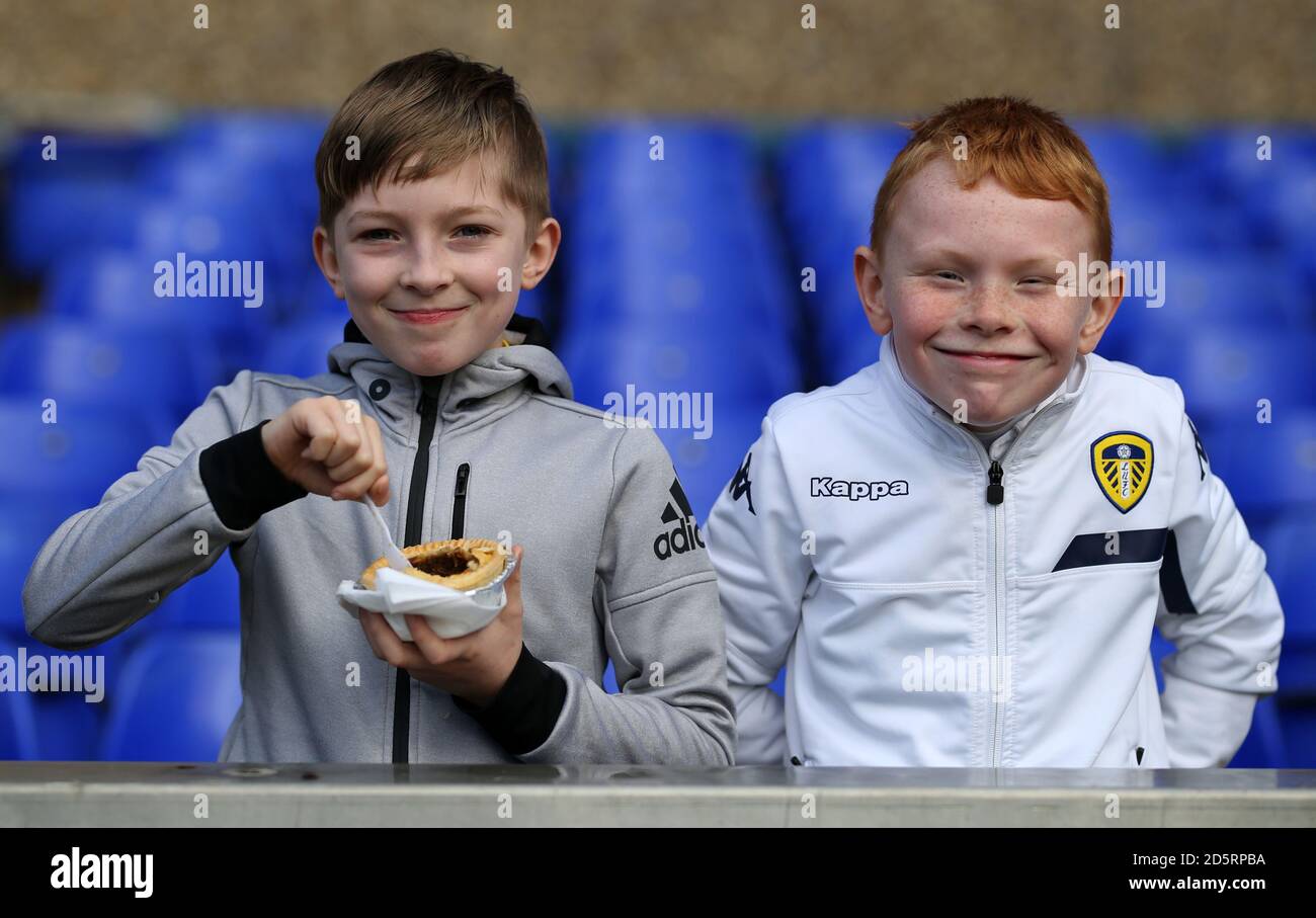 Football fans eating pies hi-res stock photography and images - Alamy