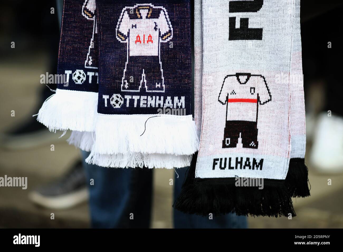 Tottenham hotspur scarves hi-res stock photography and images - Alamy