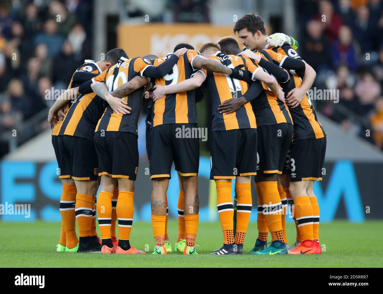 Hull City players in a group huddle before the game Stock Photo - Alamy