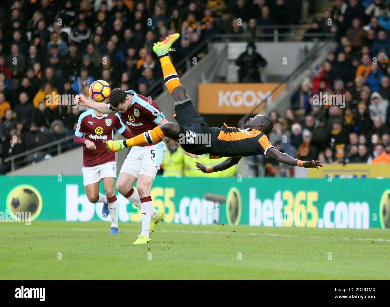 Tries an overhead kick hi-res stock photography and images - Alamy