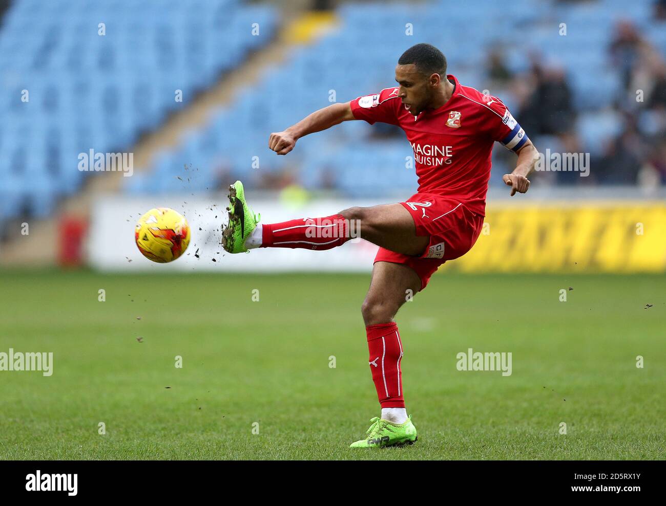 Swindon Town's Nathan Thompson Stock Photo - Alamy
