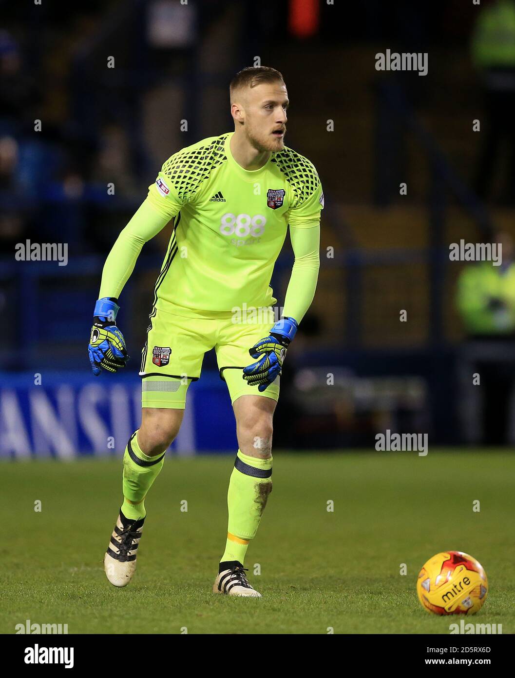 Brentford goalkeeper Daniel Bentley Stock Photo - Alamy