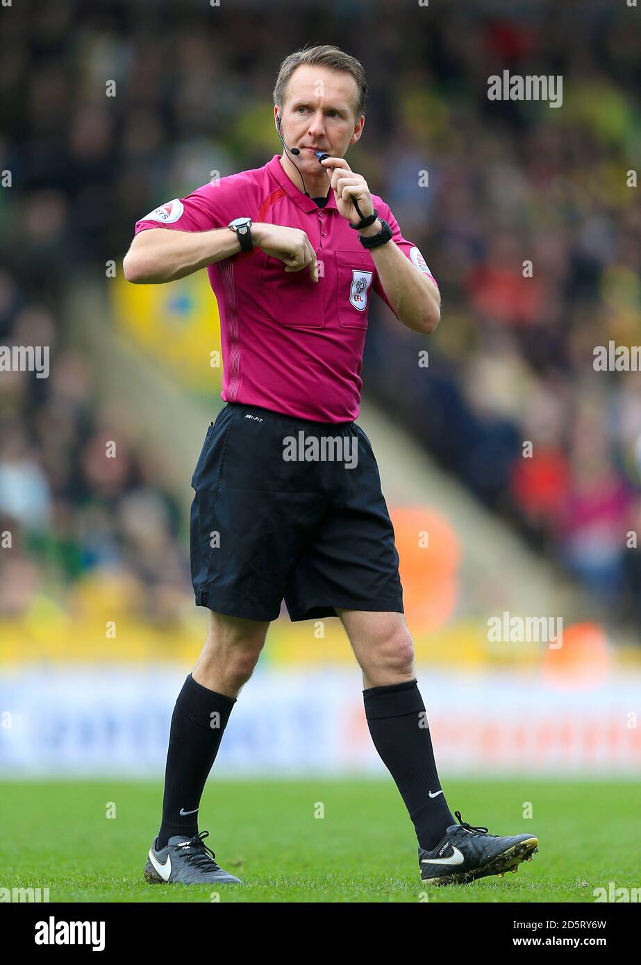 Referee Oliver Langford Stock Photo - Alamy