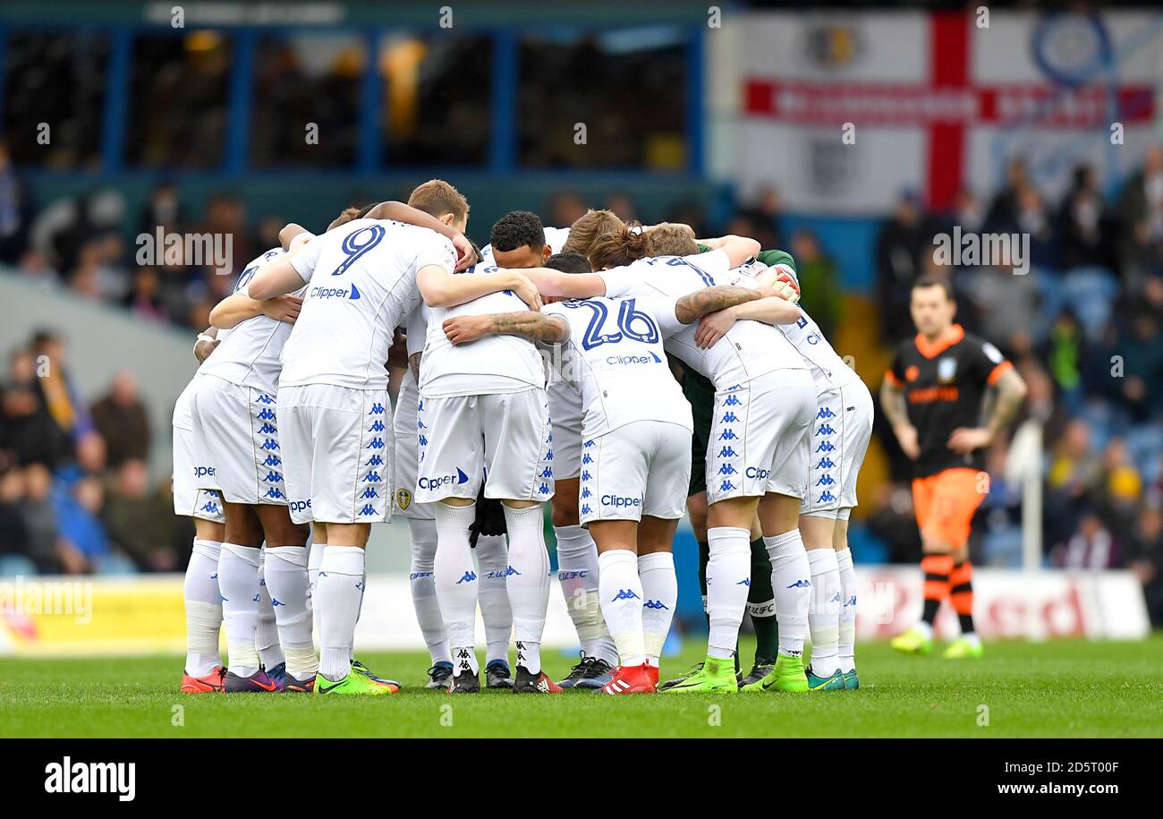 Leeds United players in a huddle Stock Photo - Alamy